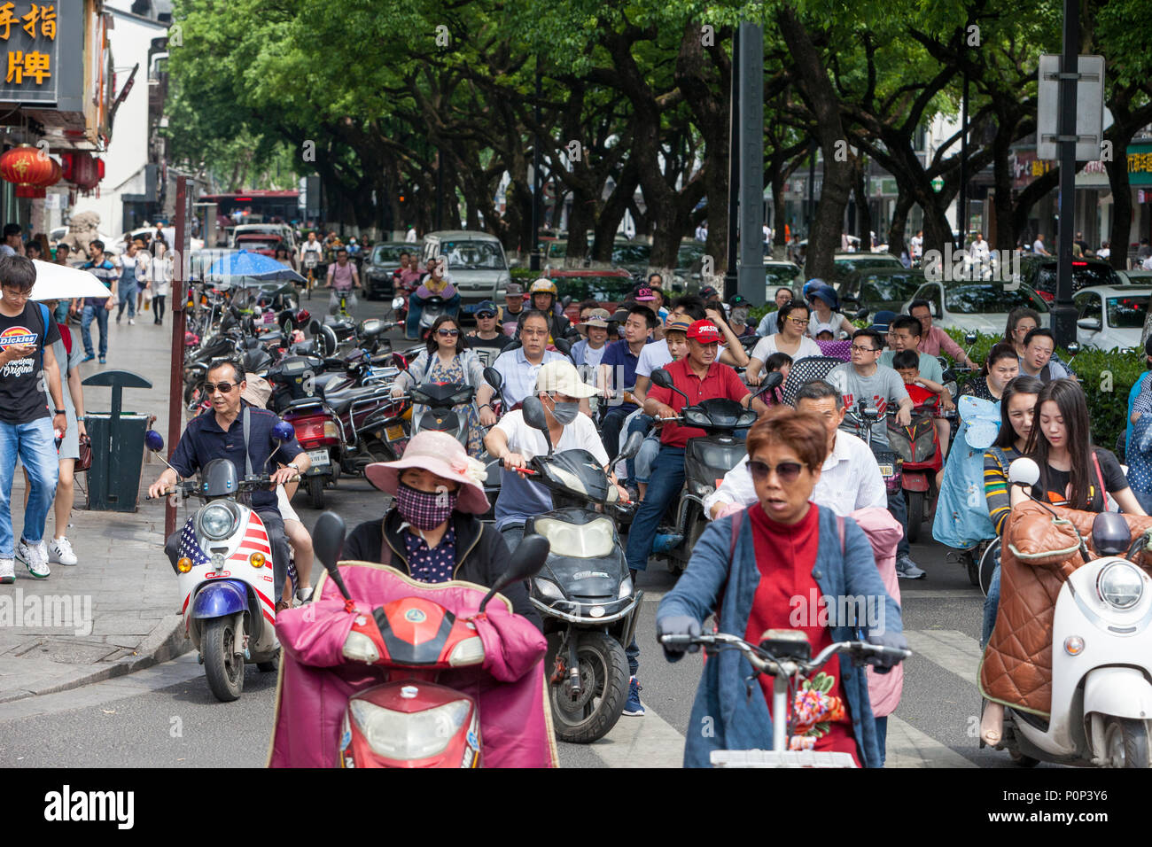 Going home after work hi-res stock photography and images - Alamy