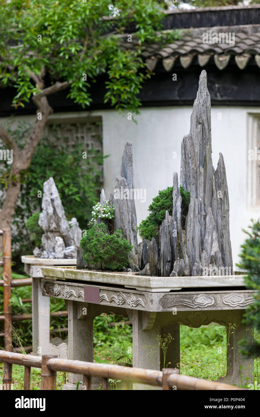 Chinese rock garden hi-res stock photography and images - Alamy