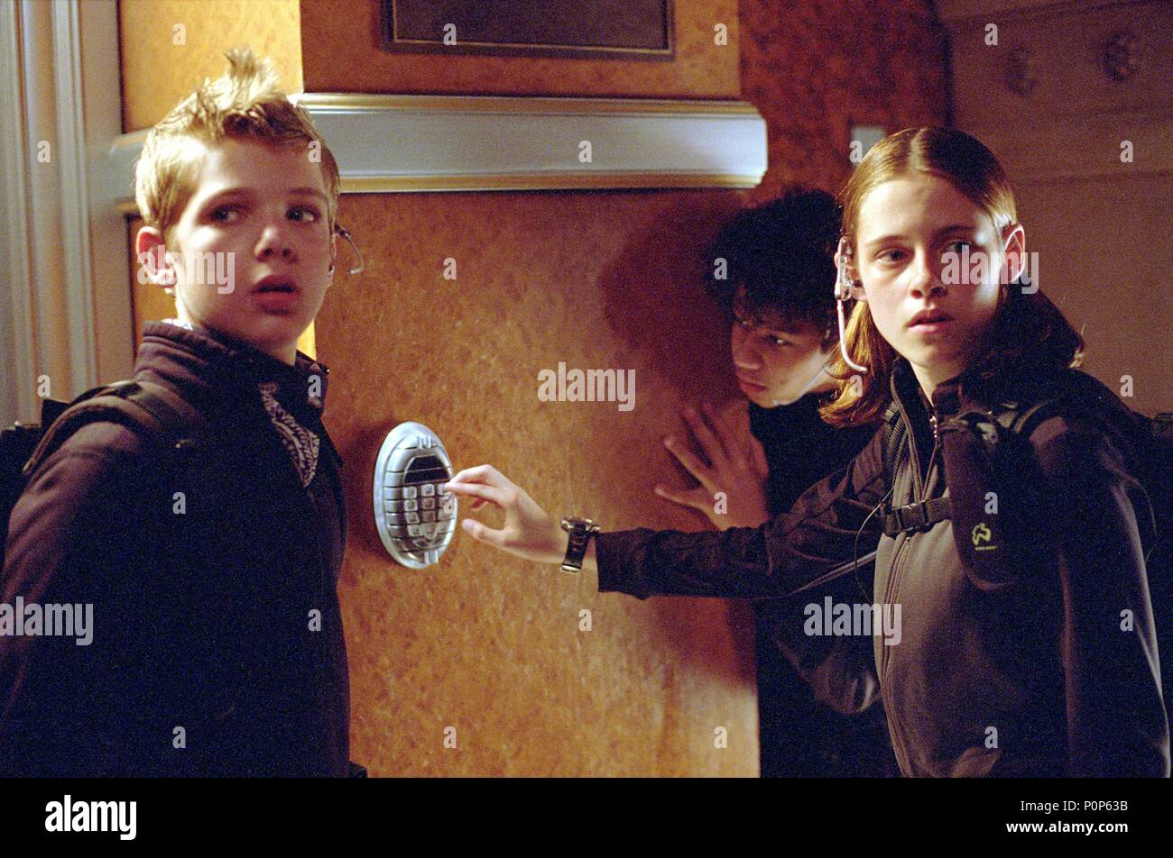 Catch That Kid Kristen Stewart Kristen Stewart Cracks A SMILE As She