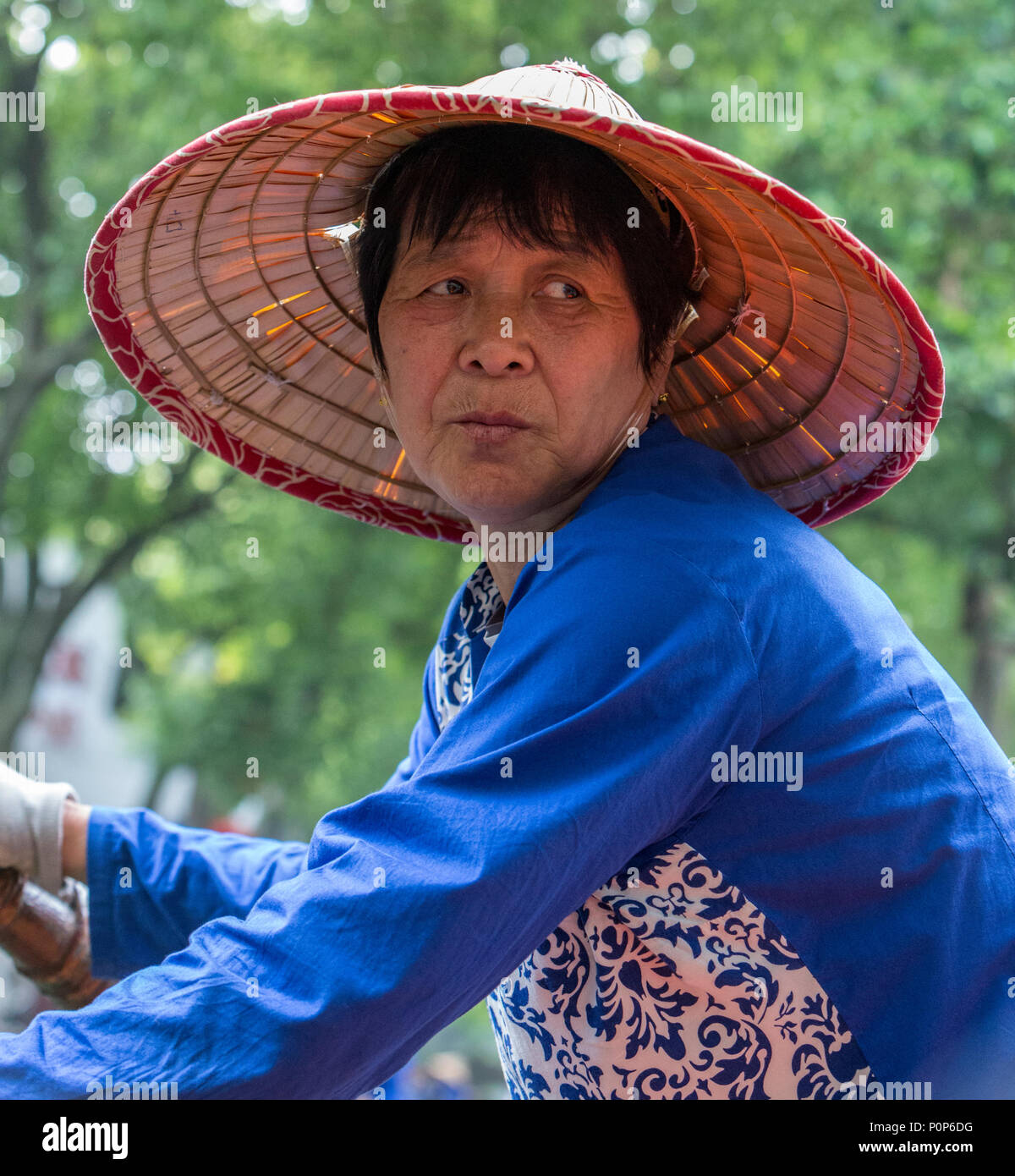 Ancient rowing boat hi-res stock photography and images - Alamy