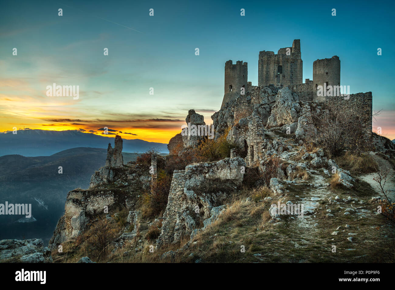 Castle of rocca calascio hi-res stock photography and images - Alamy