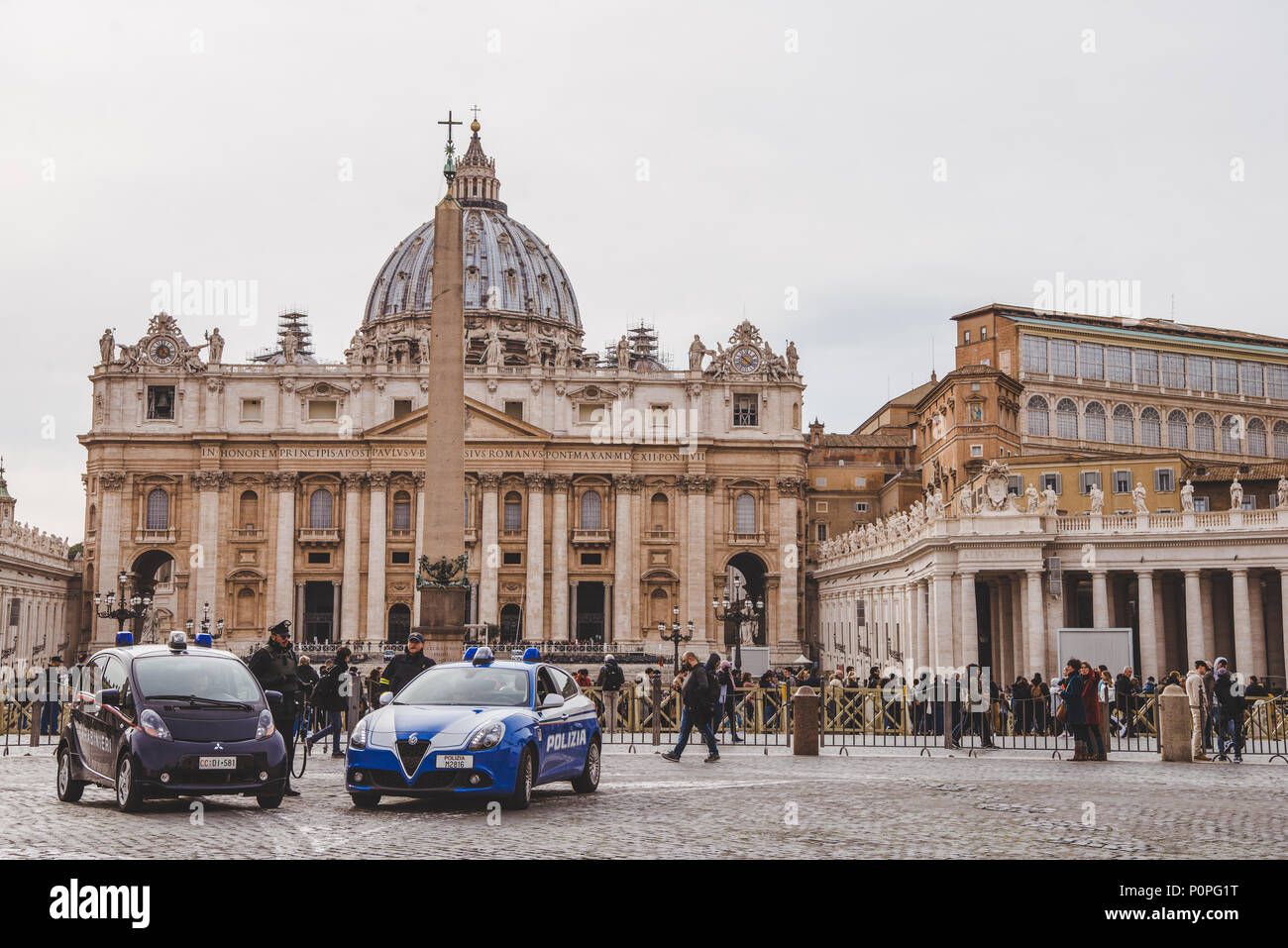 Italian police vehicles hi-res stock photography and images - Alamy