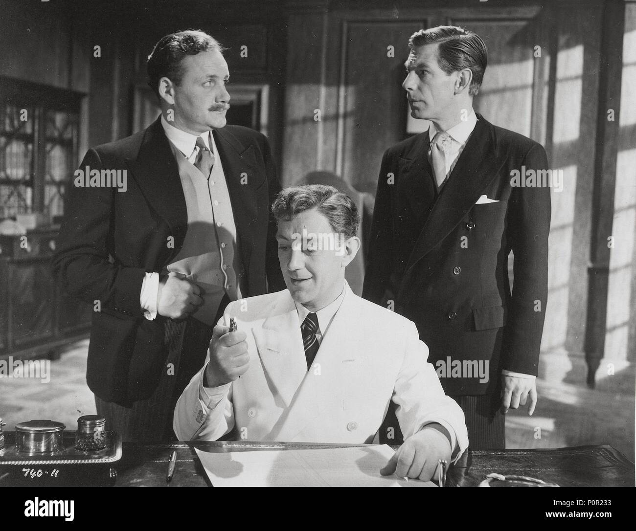 Original Film Title: THE MAN IN THE WHITE SUIT. English Title: THE MAN ...