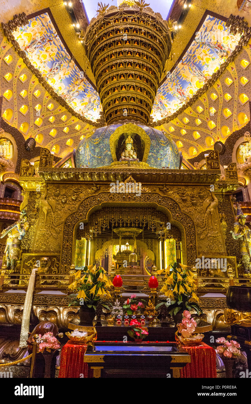 China shrine hi-res stock photography and images - Alamy