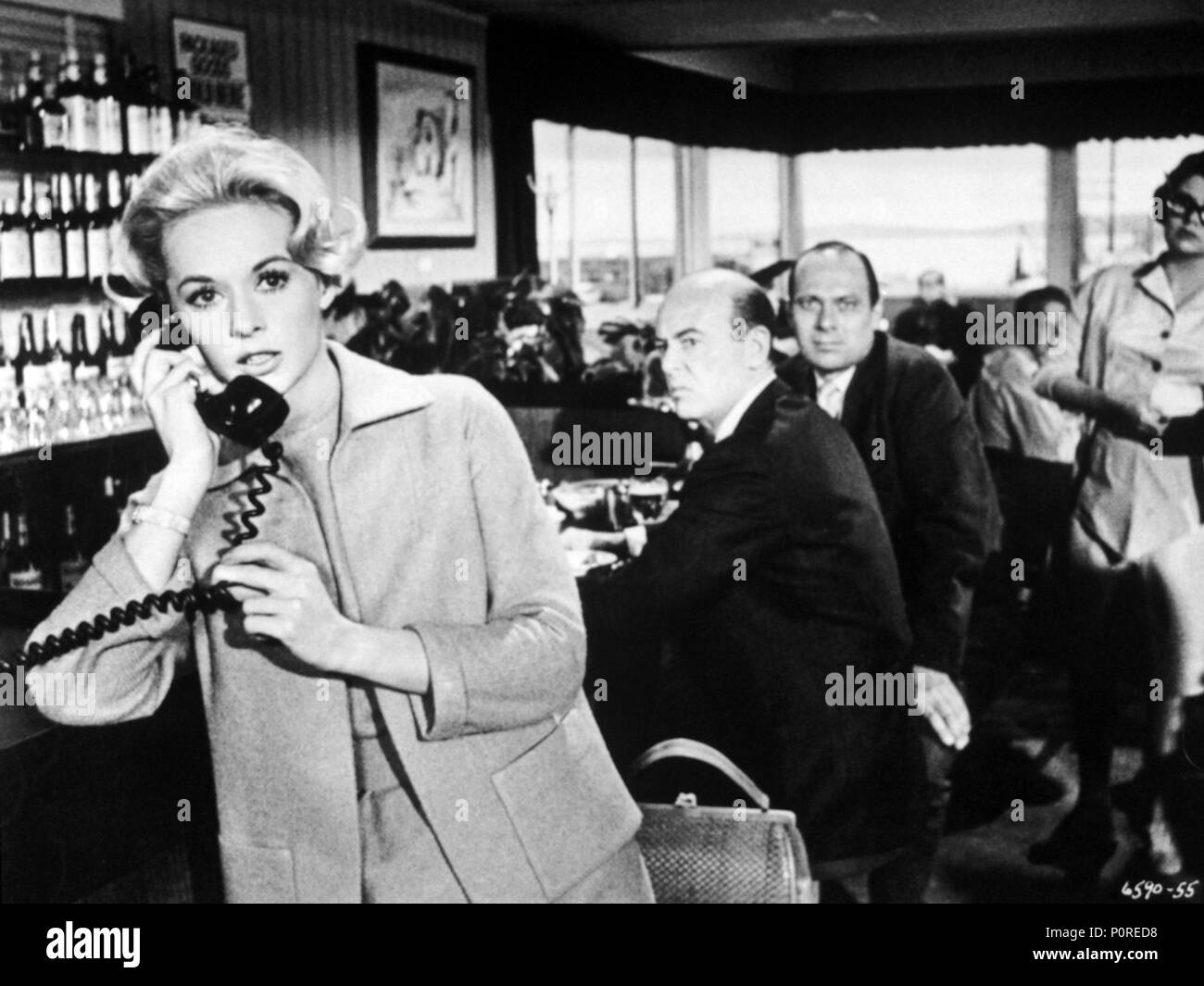 Alfred hitchcock birds scene hi-res stock photography and images - Alamy