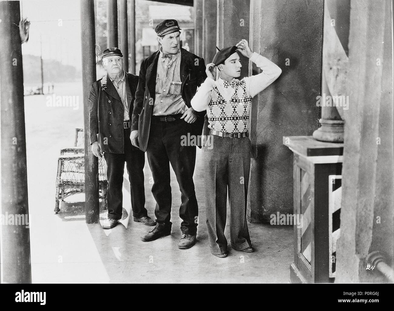 Charles reisner buster keaton hi-res stock photography and images - Alamy