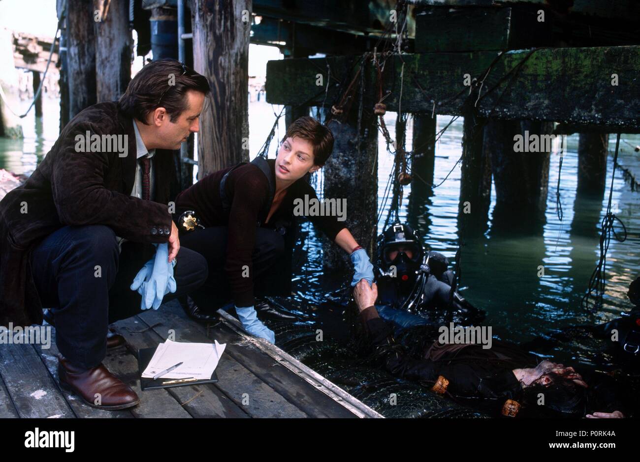 Ashley Judd Twisted 2004 High Resolution Stock Photography and Images - Alamy