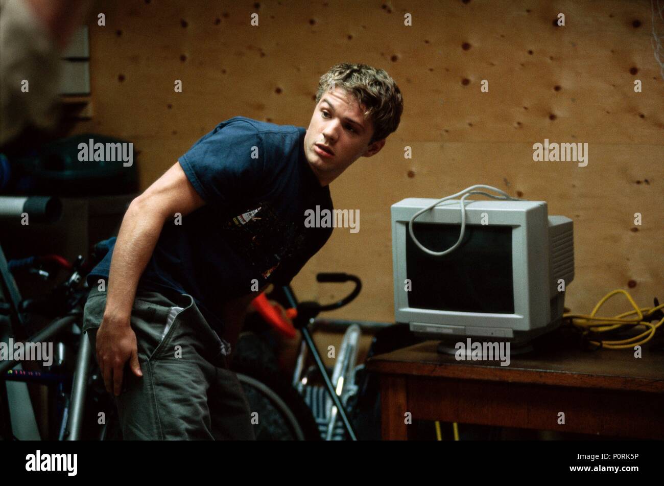 Antitrust 2001 ryan phillippe hi-res stock photography and images - Alamy