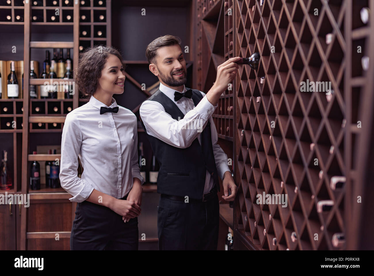 Sommeliers hi-res stock photography and images - Alamy