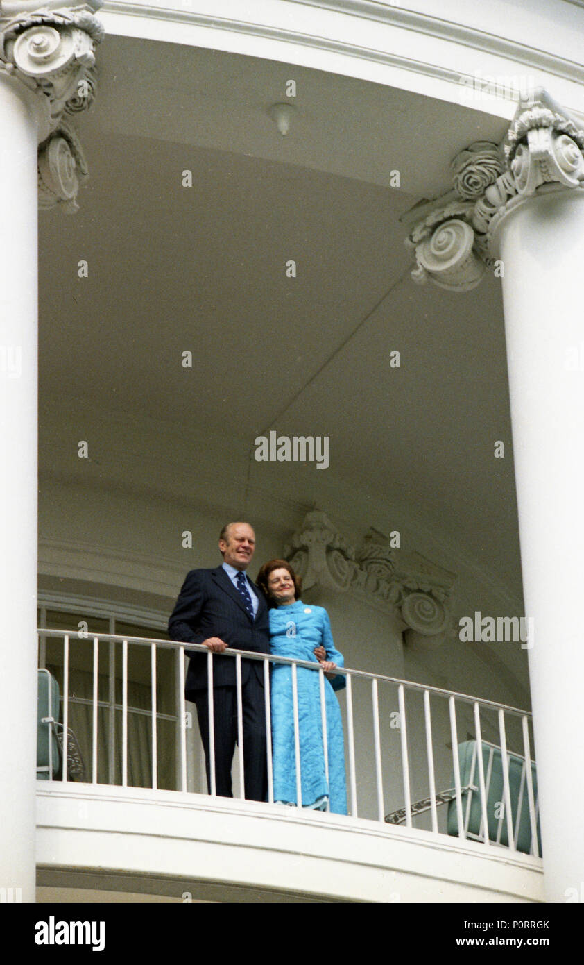 White house truman balcony hi-res stock photography and images - Alamy
