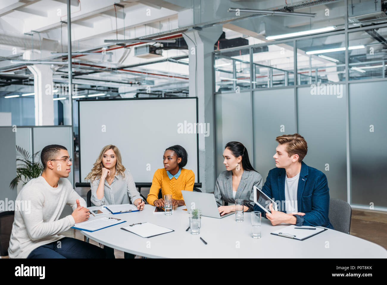 Office conference hall hi-res stock photography and images - Alamy