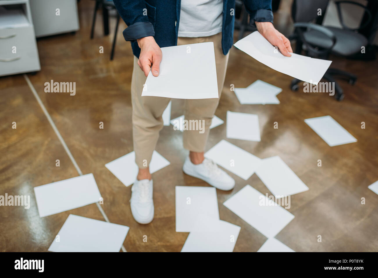 Paperwork mess hi-res stock photography and images - Alamy