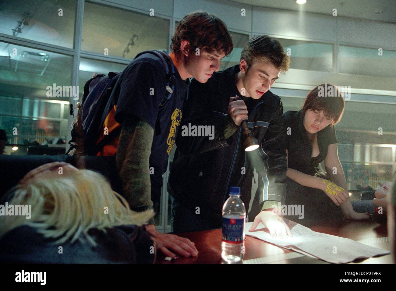 Scarlett johansson and chris evans hi-res stock photography and images ...