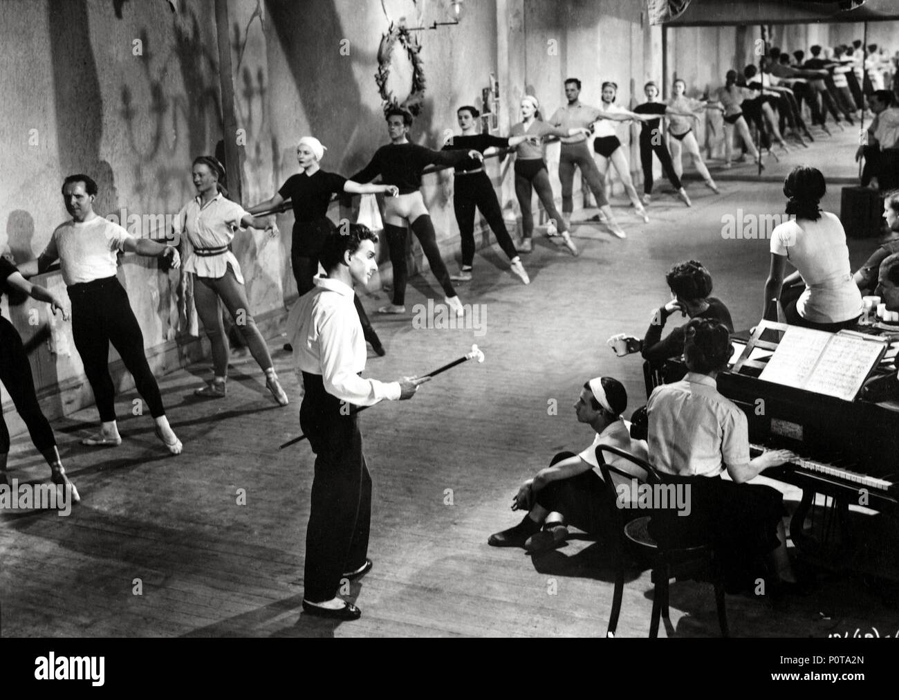 Red shoes 1948 hi-res stock photography and images - Alamy