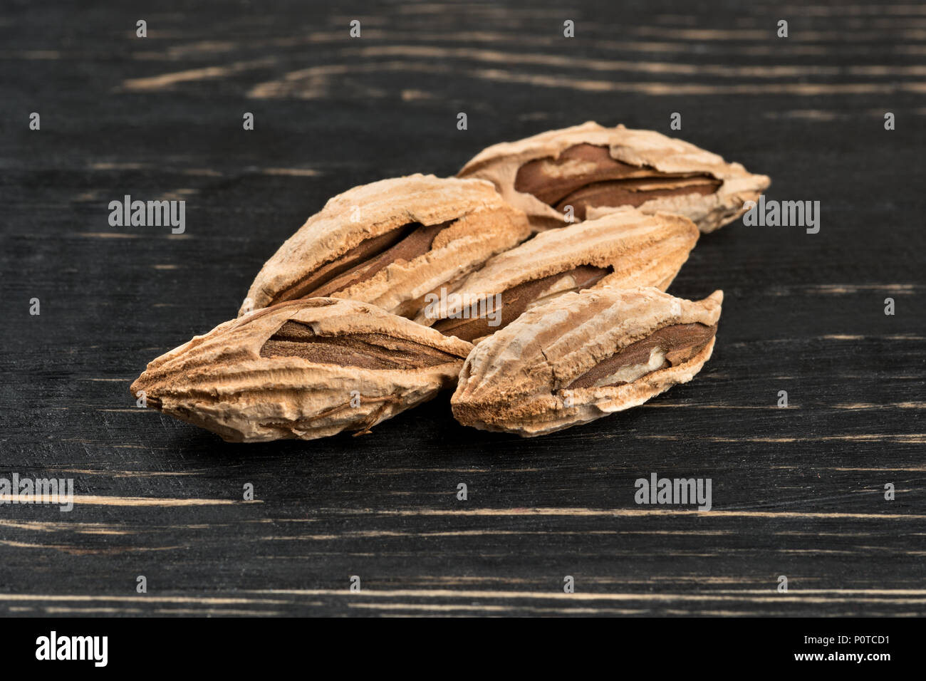 Inshell almonds hi-res stock photography and images - Alamy