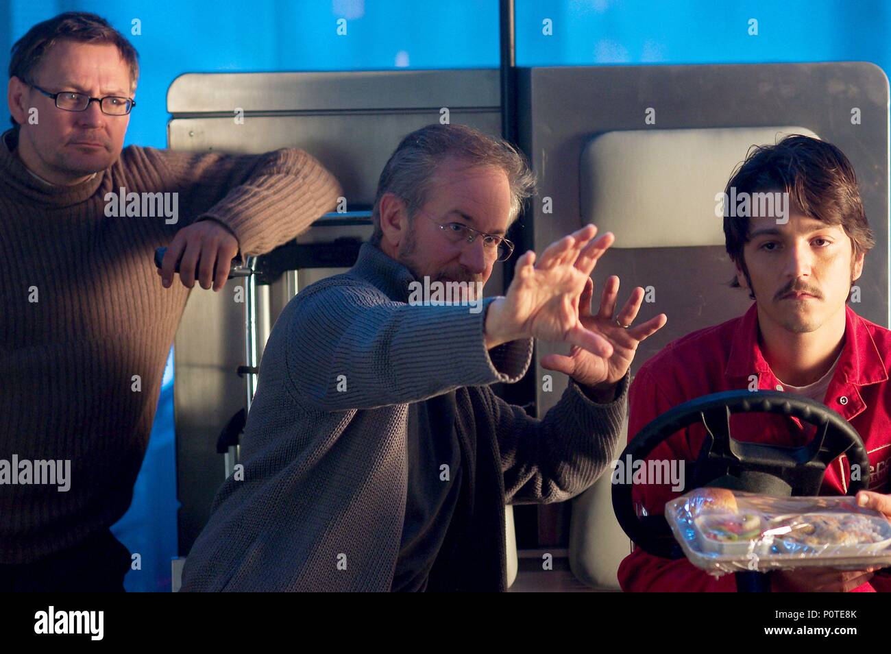 Diego Luna De Terminal Suki Waterhouse With Diego Luna At Lax Airport