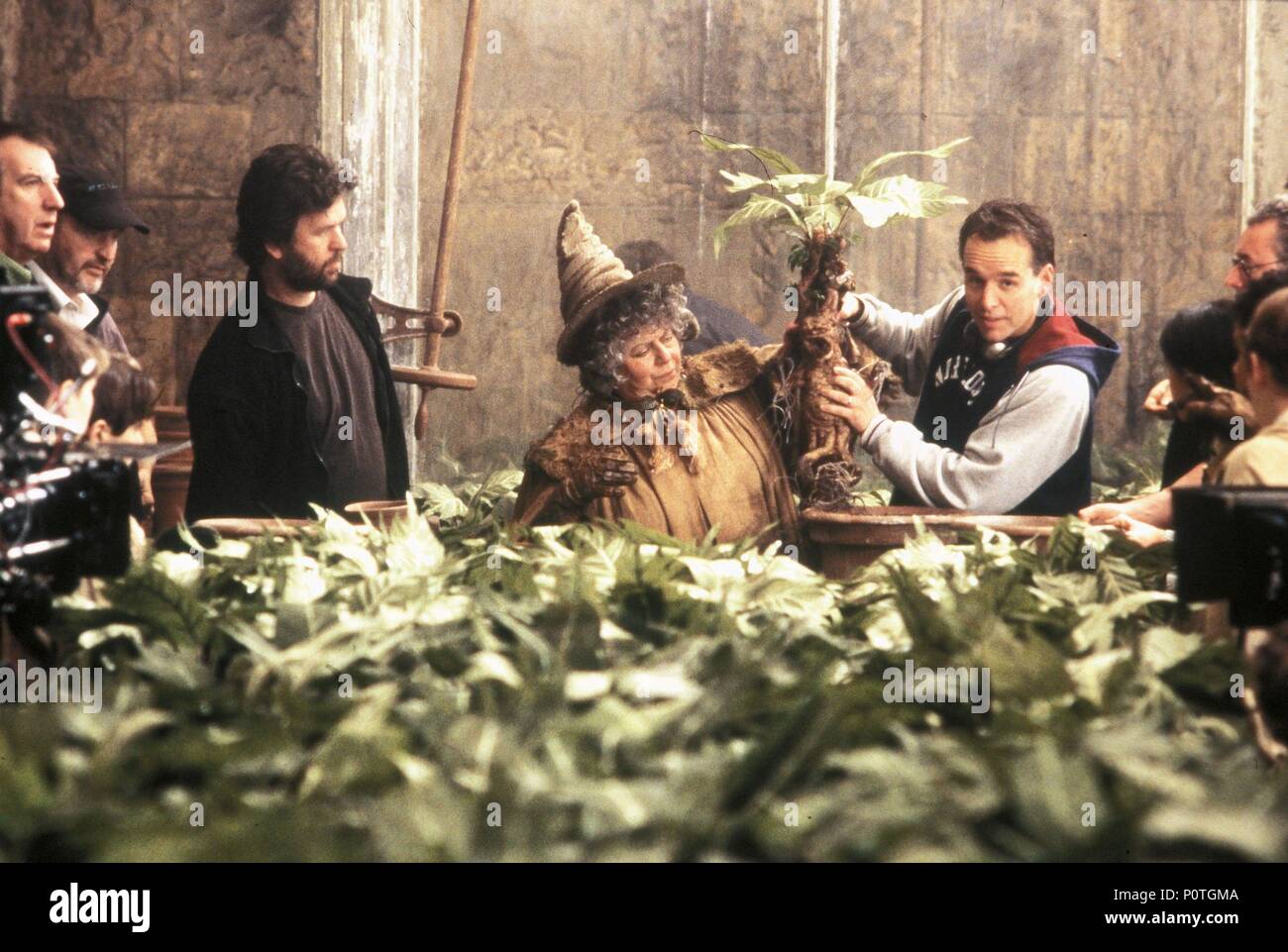 Chris columbus harry potter hi-res stock photography and images - Alamy