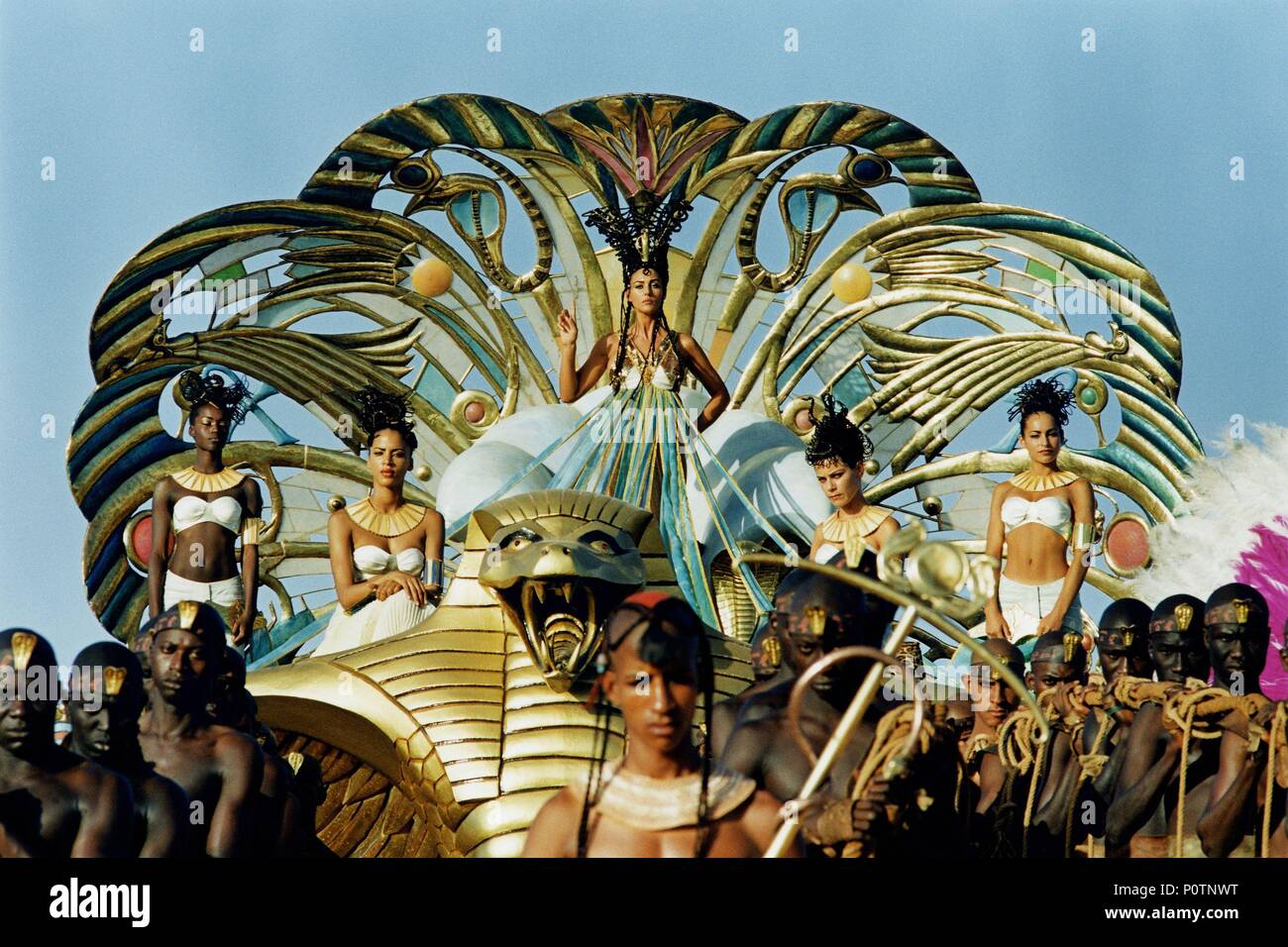 Monica bellucci as cleopatra as cleopatre film title asterix obelix hi ...