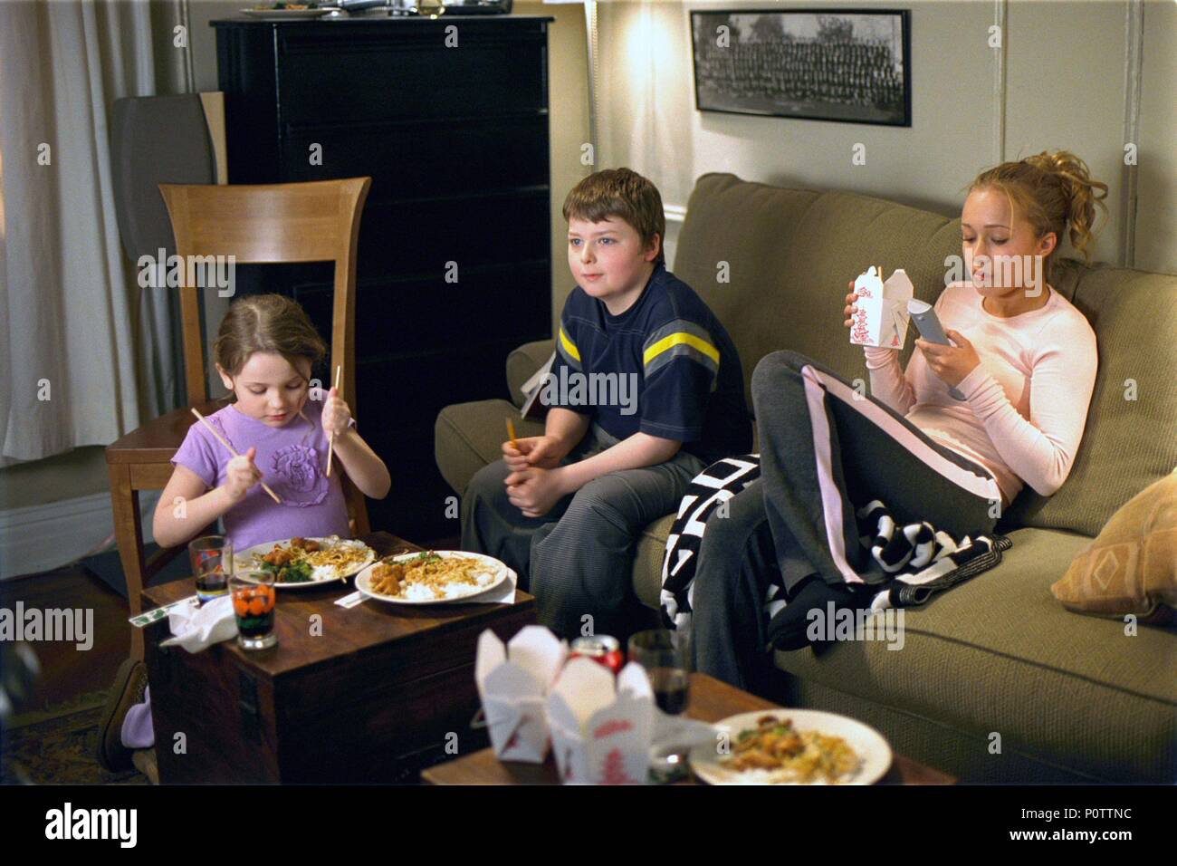 Raising helen 2004 abigail breslin hi-res stock photography and images ...