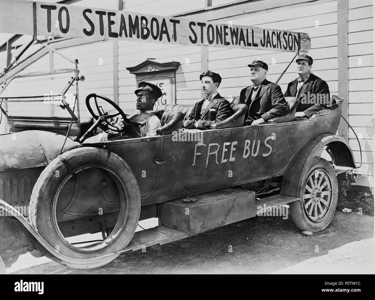 Charles reisner buster keaton hi-res stock photography and images - Alamy