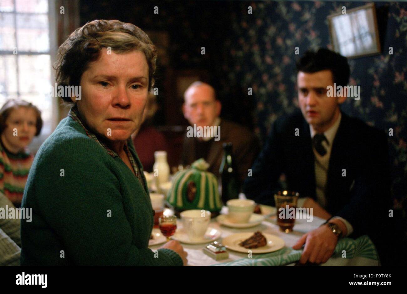 Vera Drake Imelda Staunton High Resolution Stock Photography and Images ...