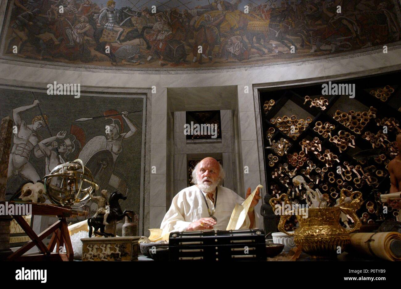 Anthony hopkins as old ptolemy film title alexander hi-res stock ...