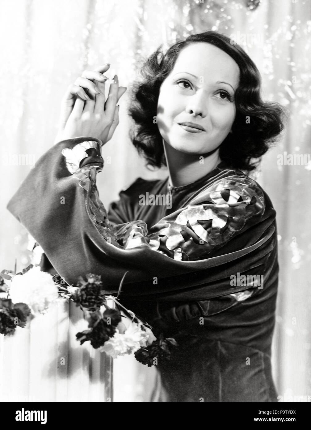 Merle Oberon Portrait Stock Photos & Merle Oberon Portrait Stock Images ...