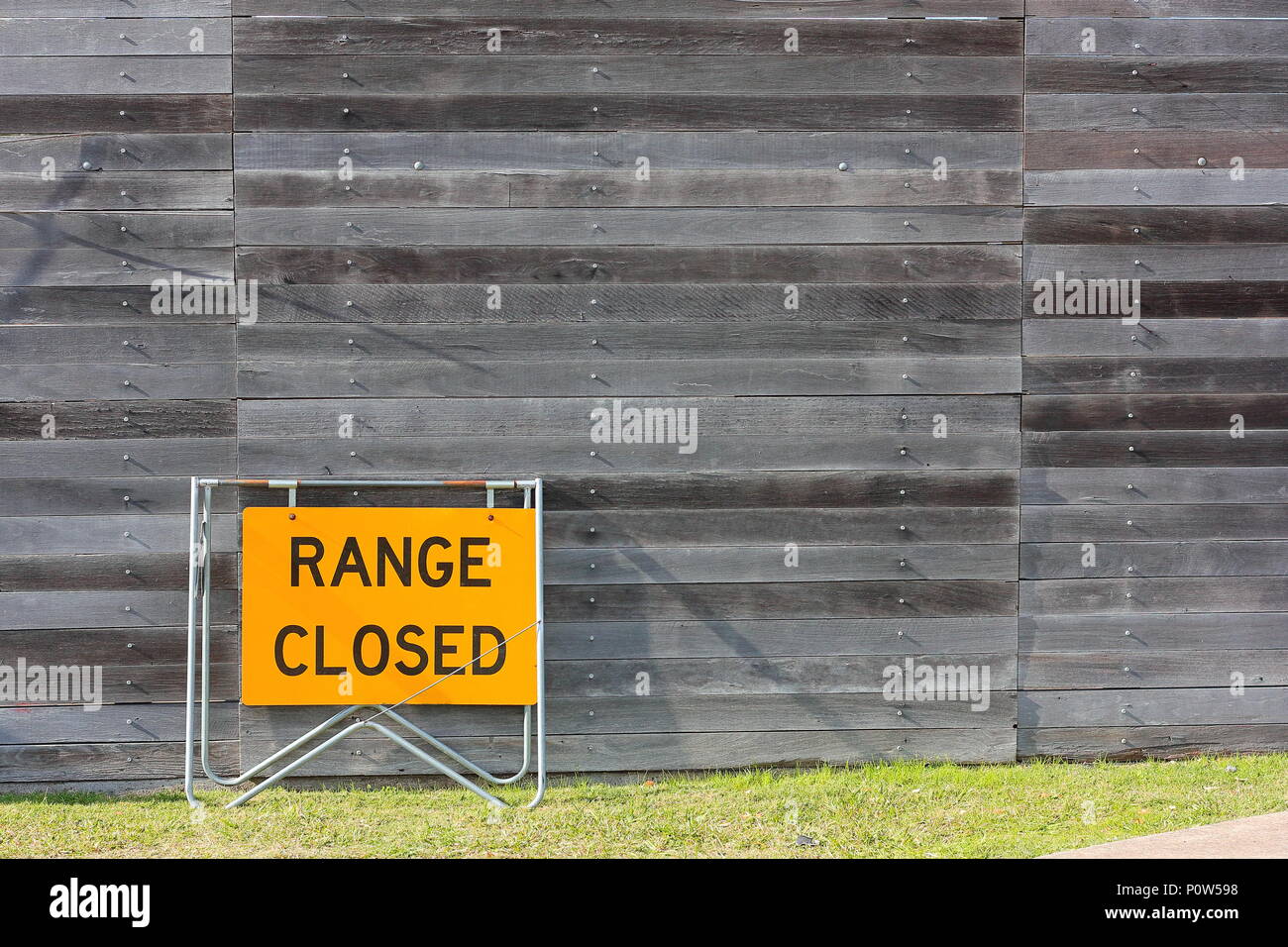 Range Closed Sign Stock Photo - Alamy