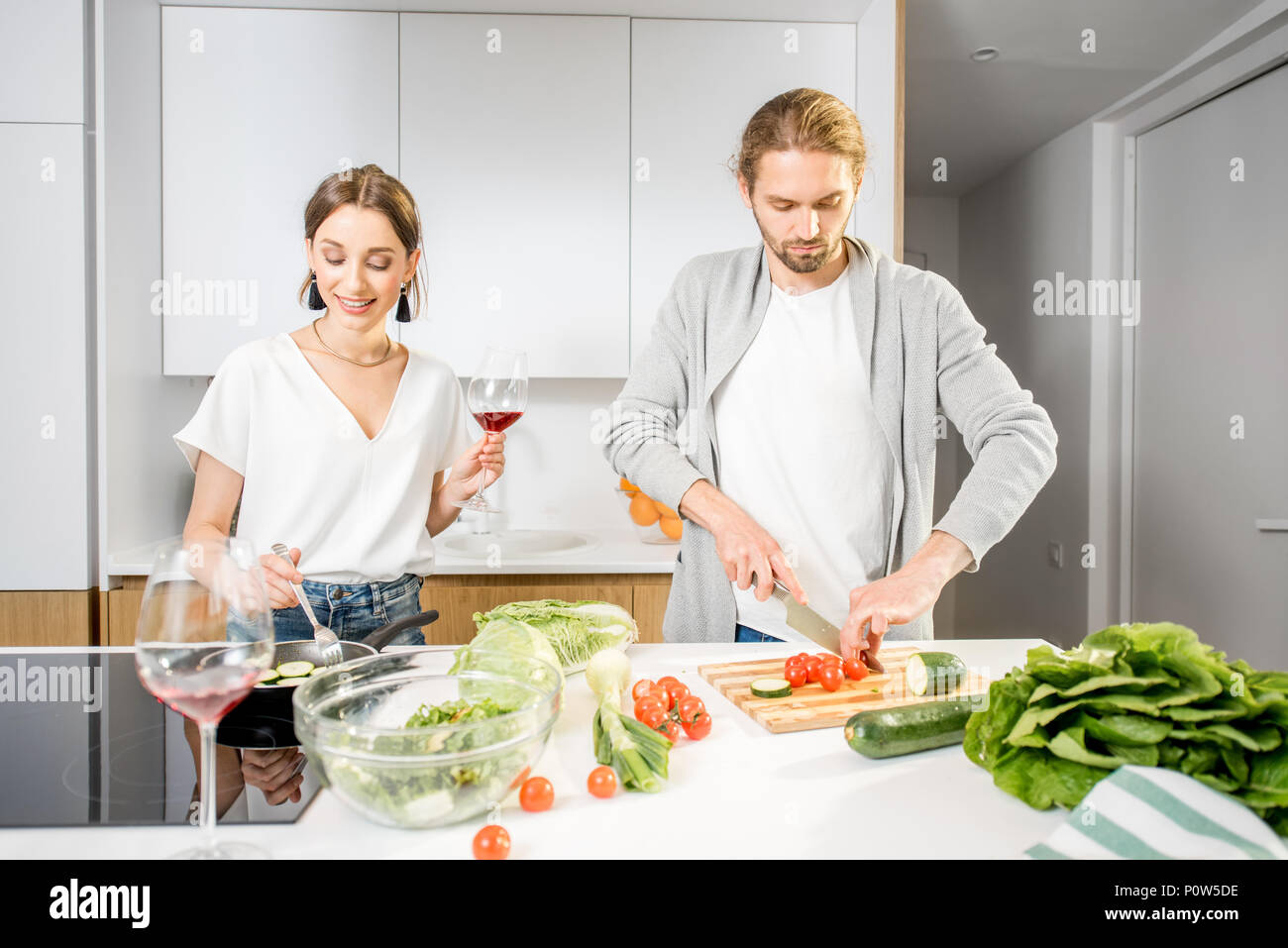 Man woman kitchen hi-res stock photography and images - Alamy