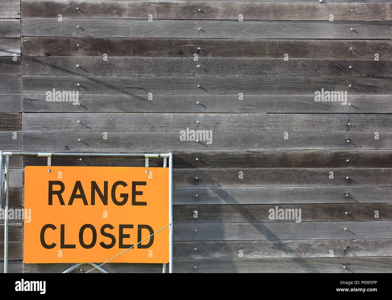 Range Closed Sign Stock Photo - Alamy