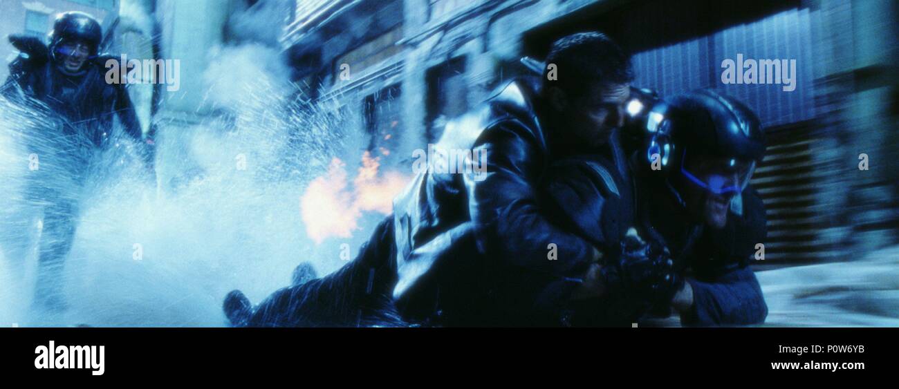Minority report tom cruise still hi-res stock photography and images ...