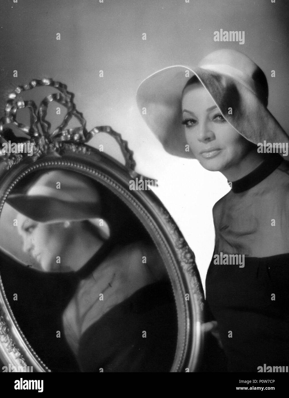 Stars: SARA MONTIEL. Credit: IBAÑEZ, VICENTE/ Album Stock Photo - Alamy