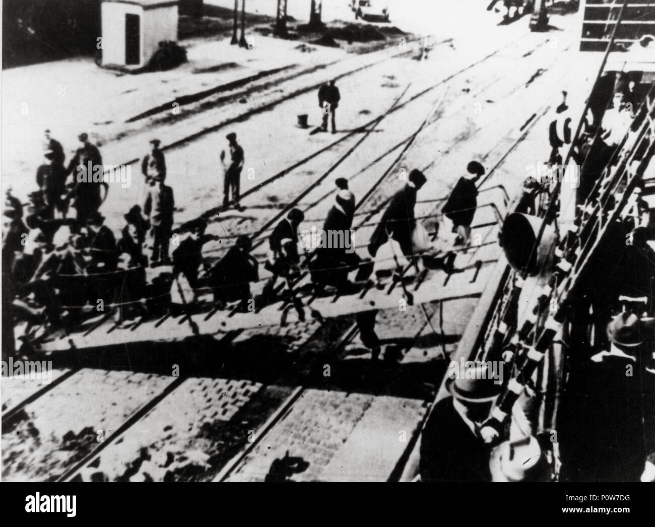 Original Film Title: LOS NIÑOS DE RUSIA. English Title: CHILDREN OF ...