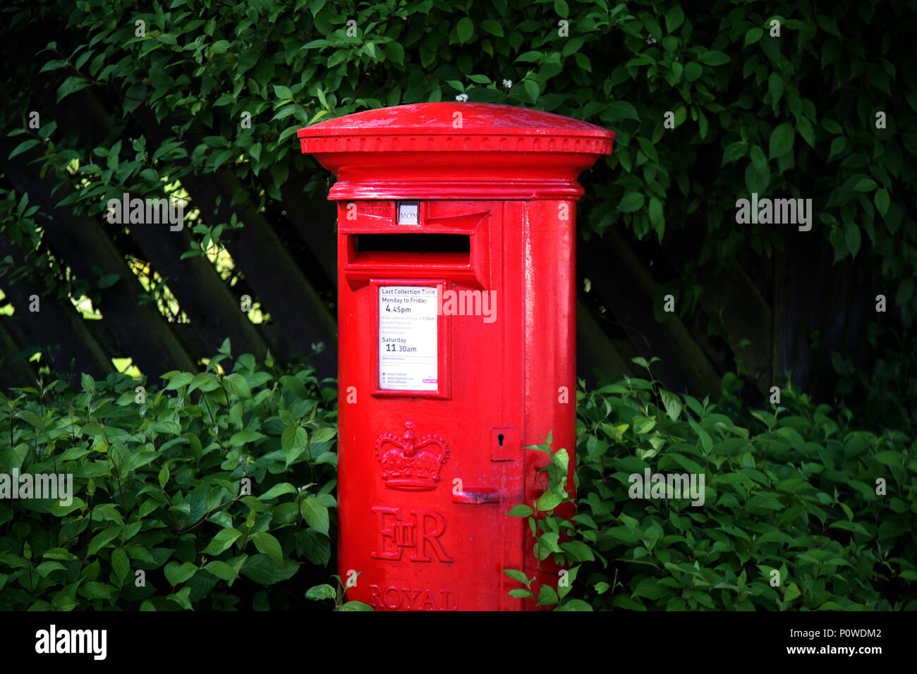 Red letterbox hi-res stock photography and images - Alamy