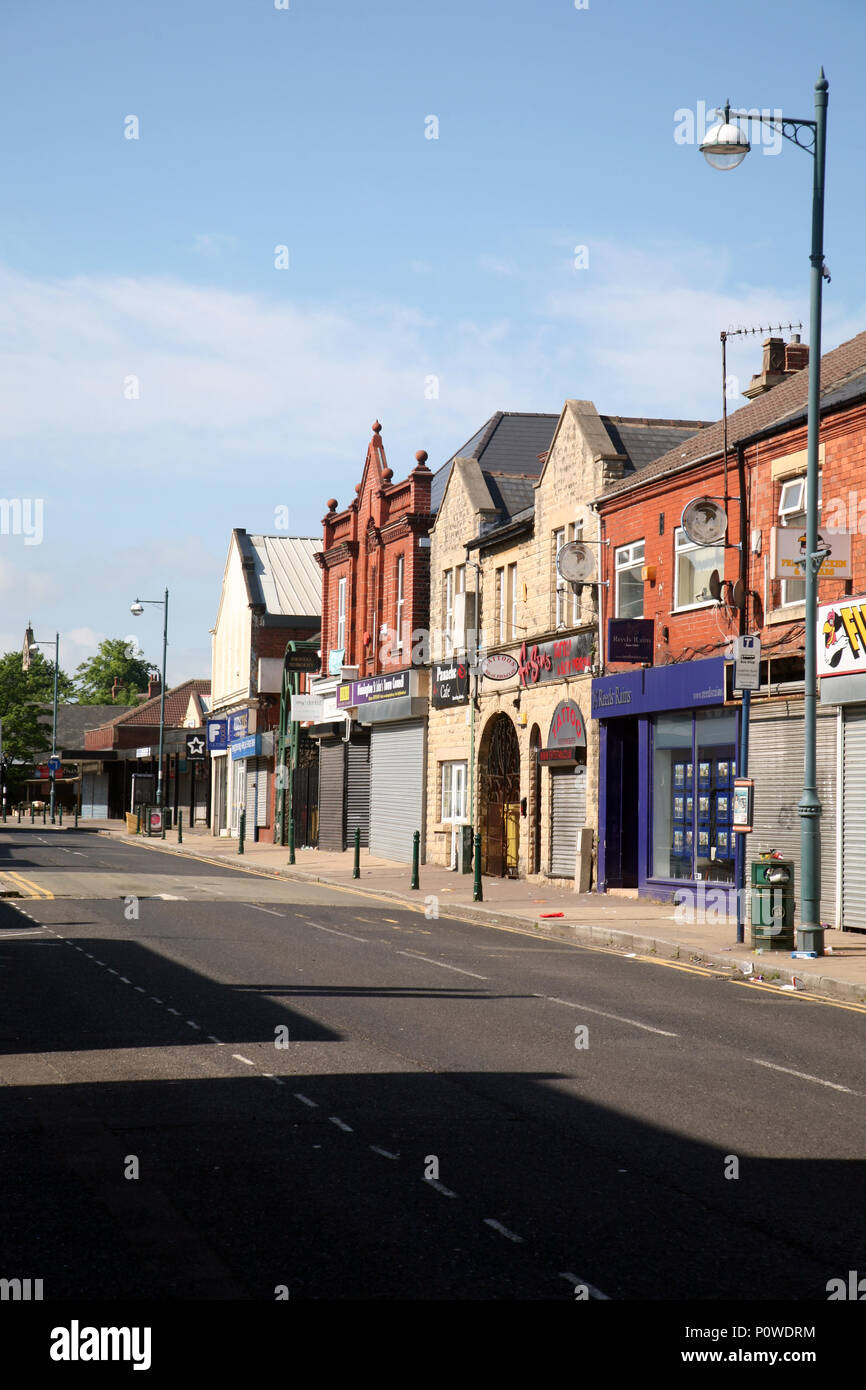 Charity shops and old people hi-res stock photography and images - Alamy