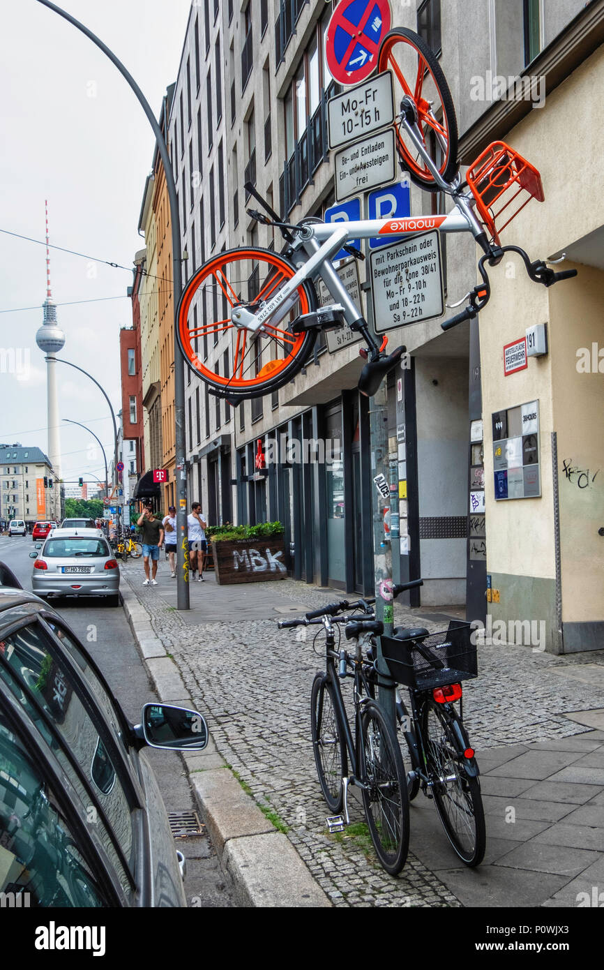 Sign clutter hi-res stock photography and images - Alamy
