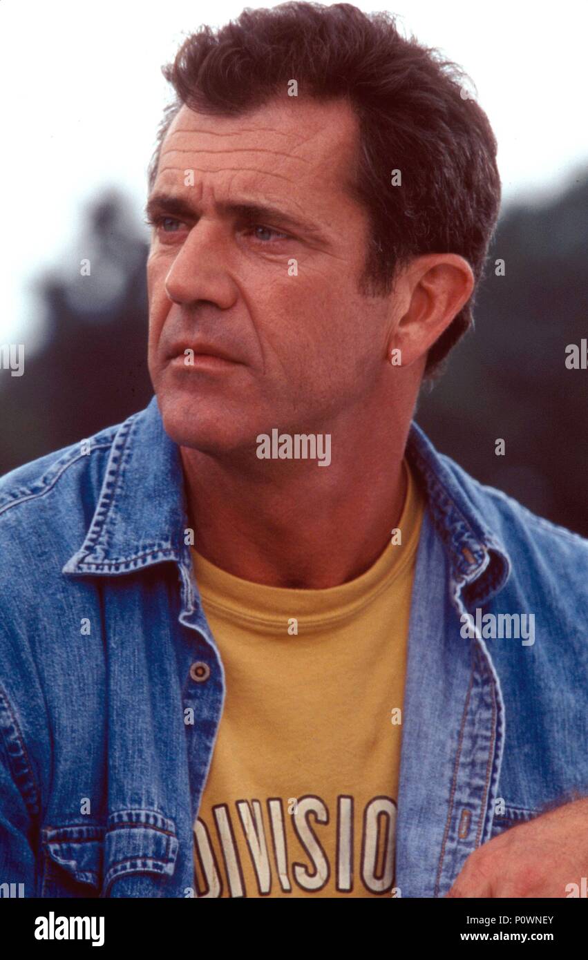 Mel Gibson Signs 2002 High Resolution Stock Photography and Images - Alamy