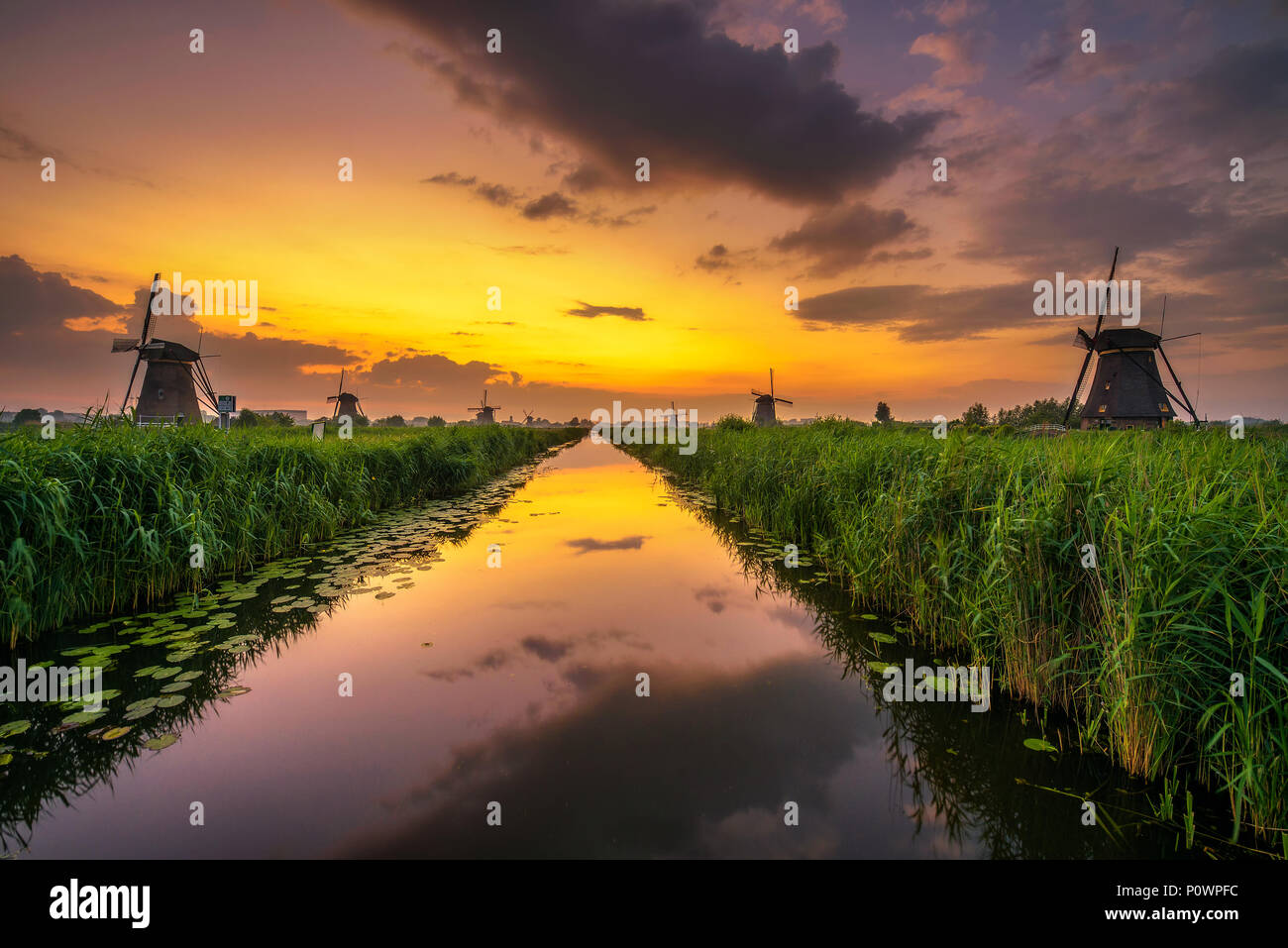 Vintage farm windmills sunset hi-res stock photography and images - Alamy