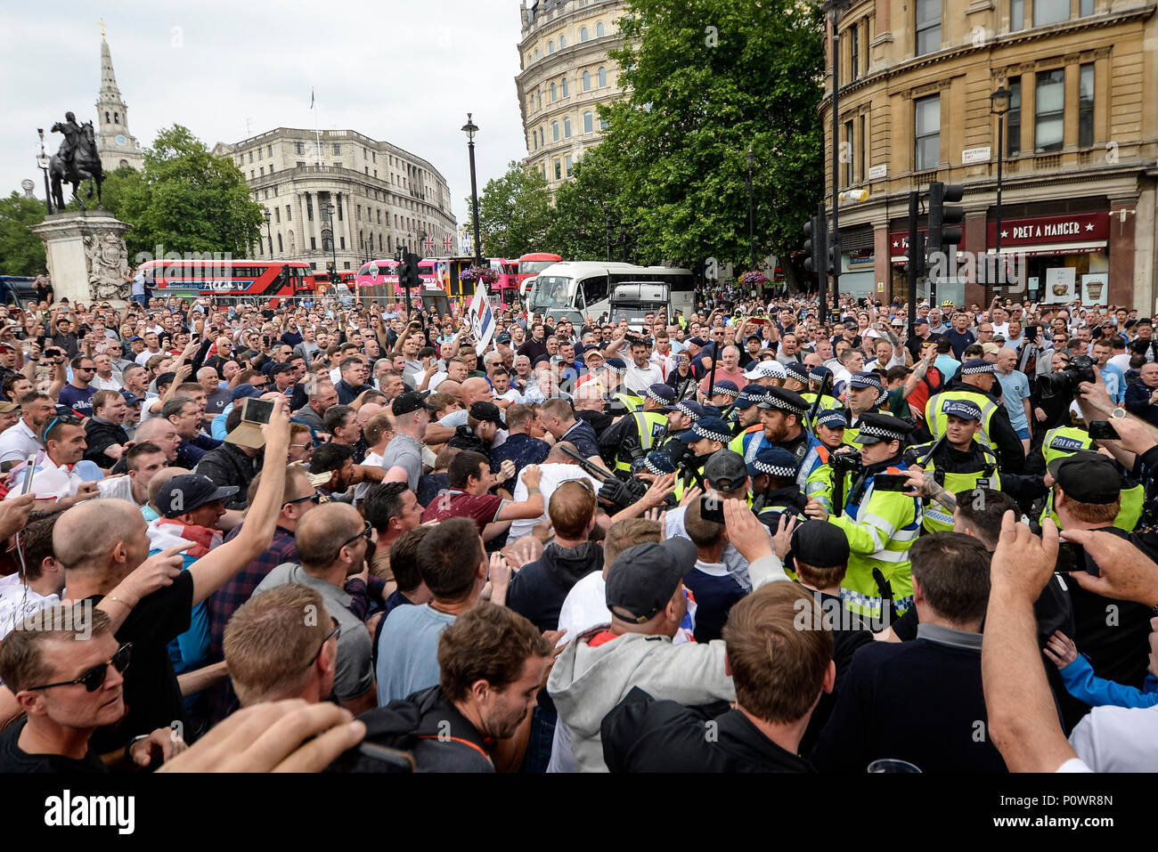 Uk police officers blocking streets hi-res stock photography and images ...