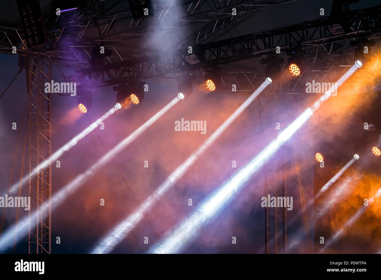 Rays stage spotlights hi-res stock photography and images - Alamy