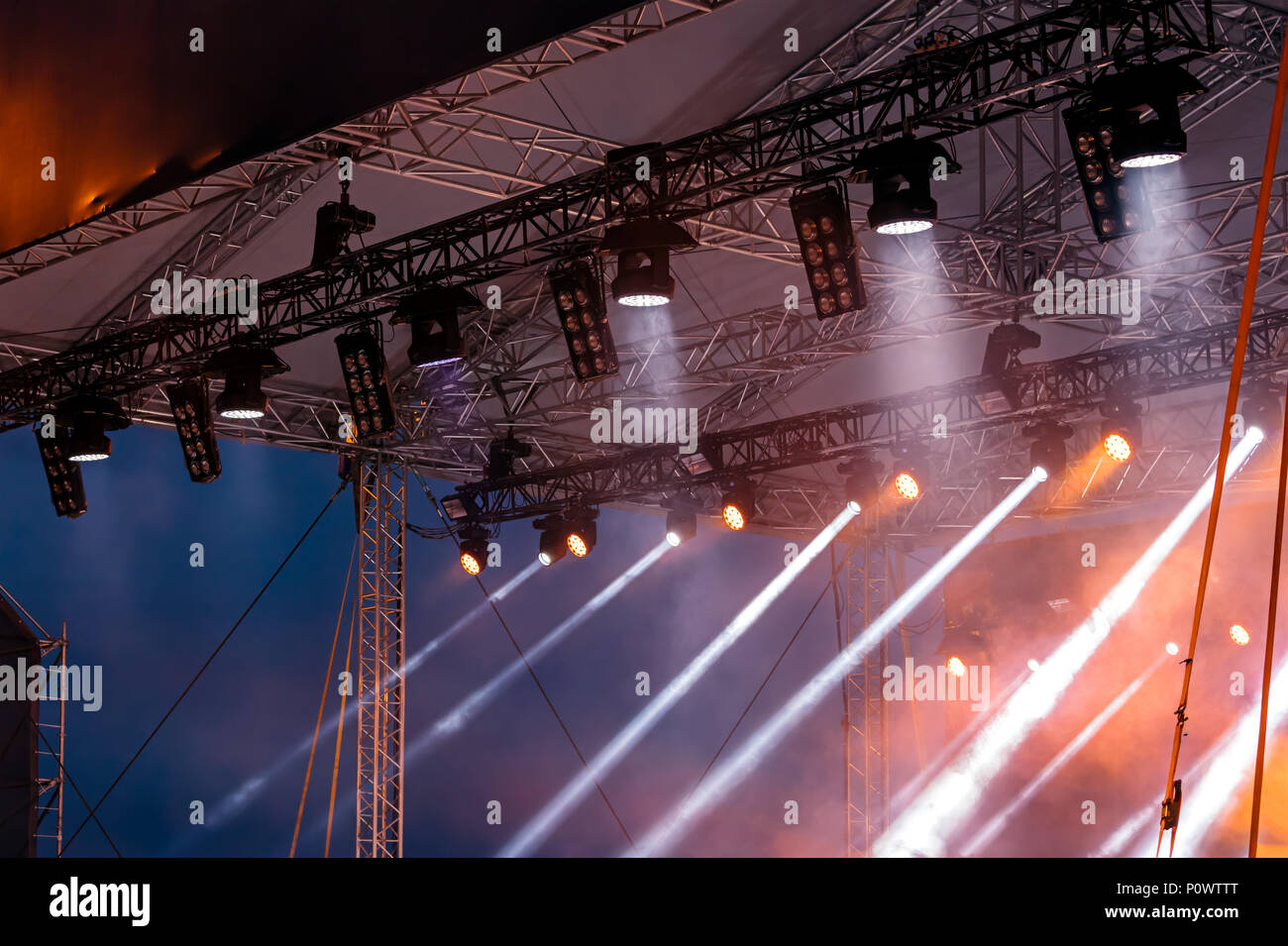 Perform performance concert hi-res stock photography and images - Alamy