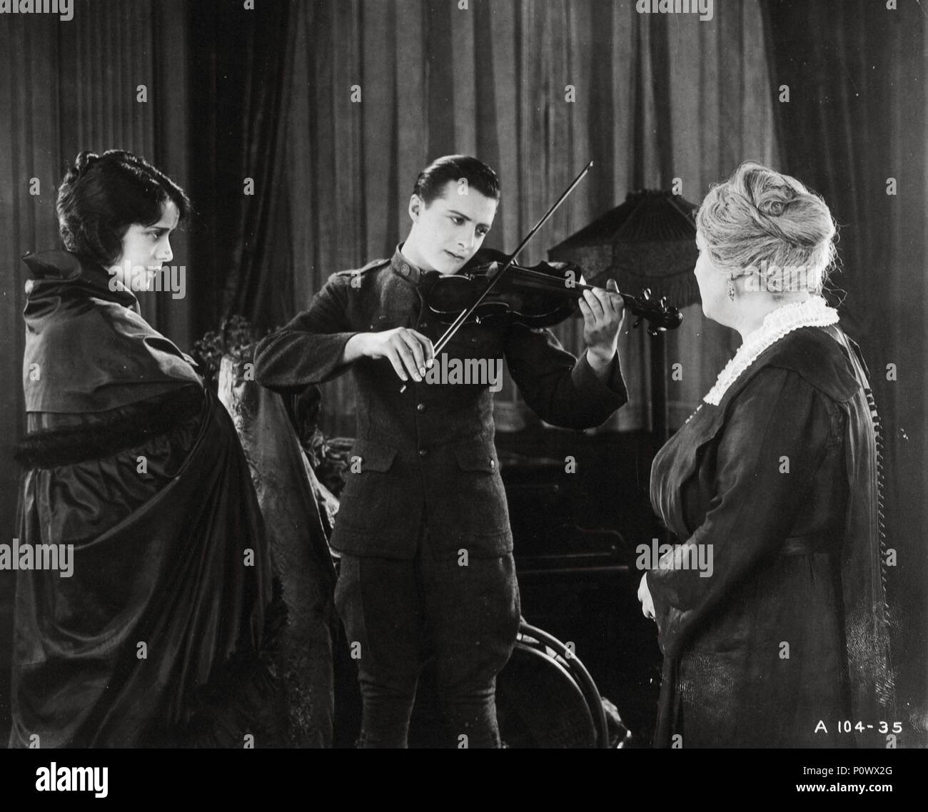 Original Film Title: HUMORESQUE. English Title: HUMORESQUE. Film Director: FRANK BORZAGE. Year ...