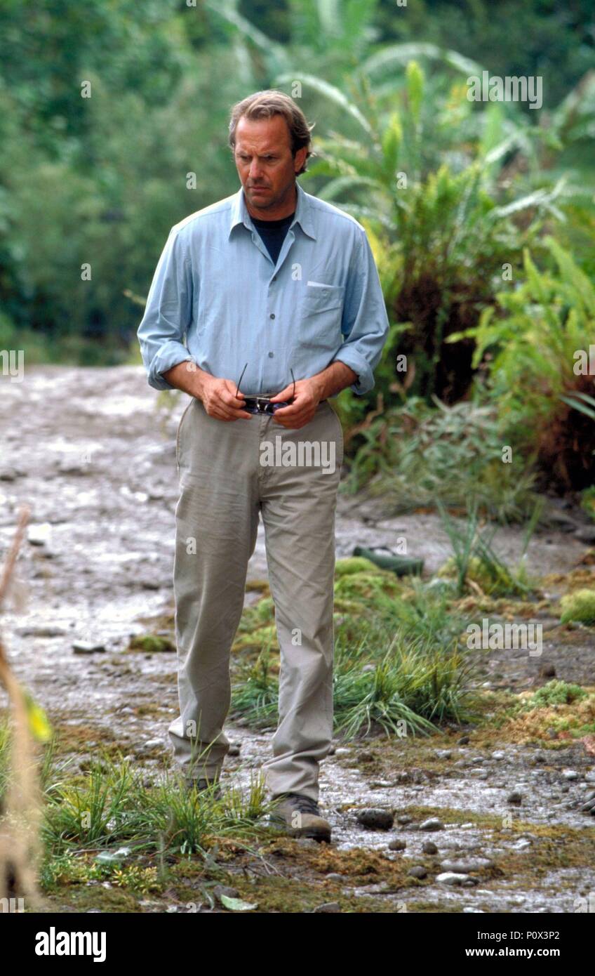 Kevin costner dragonfly 2002 hi-res stock photography and images - Alamy