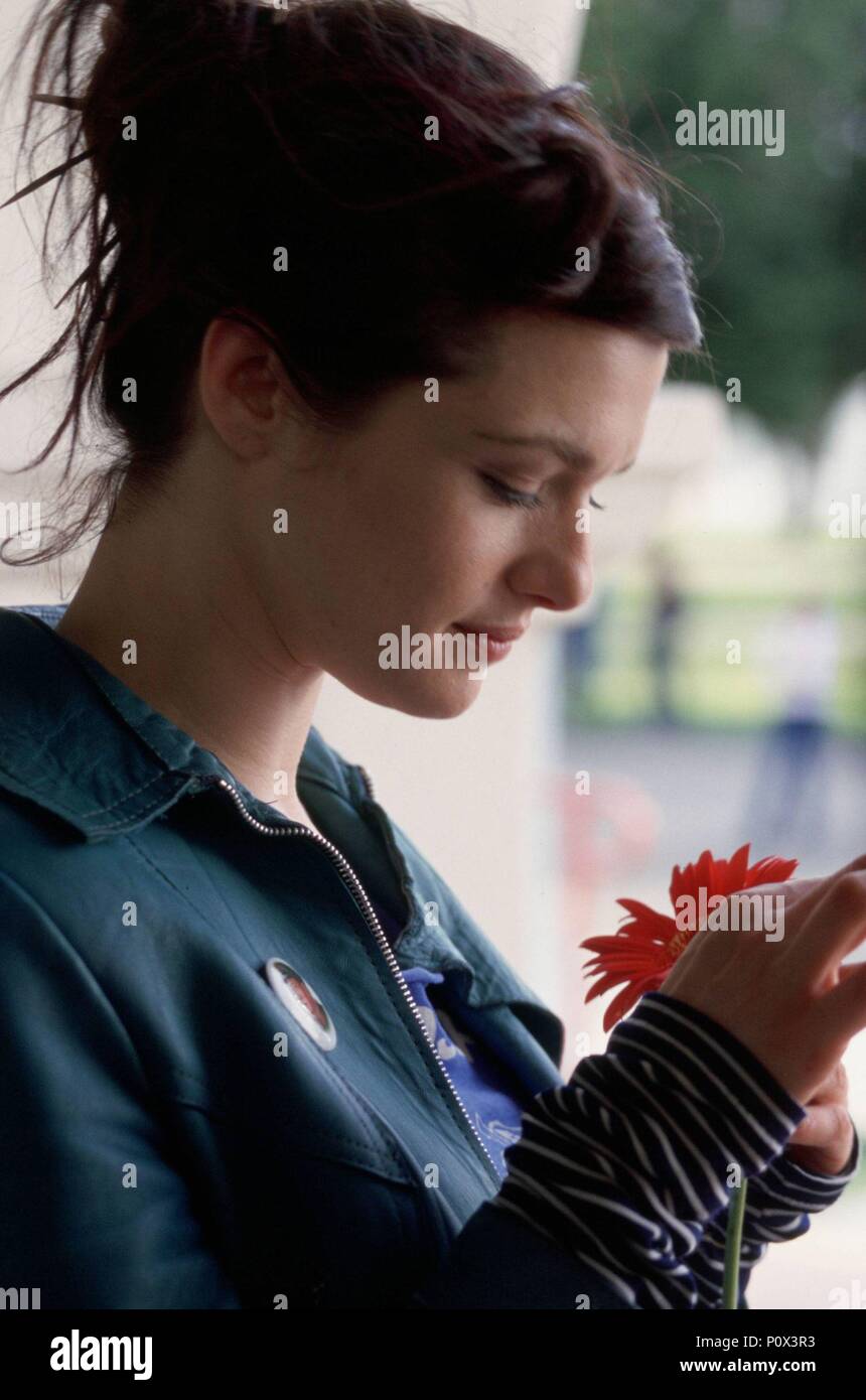 Original Film Title: THE SHAPE OF THINGS. English Title: THE SHAPE OF ...
