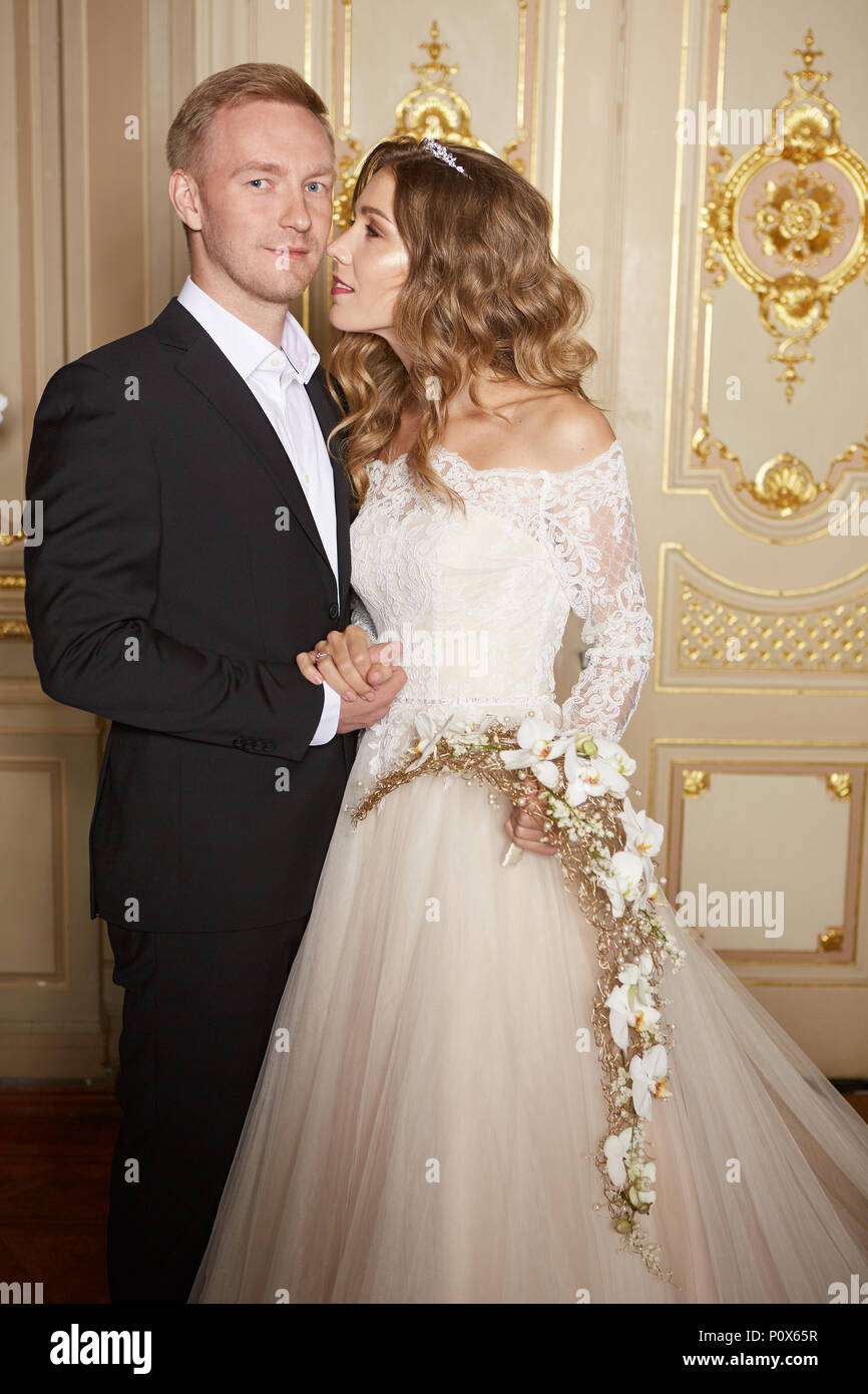 Beautiful brides hi-res stock photography and images - Alamy