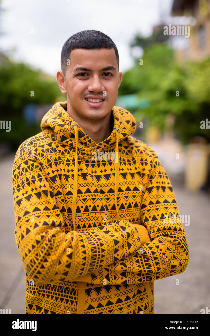 Asian guy hi-res stock photography and images - Alamy