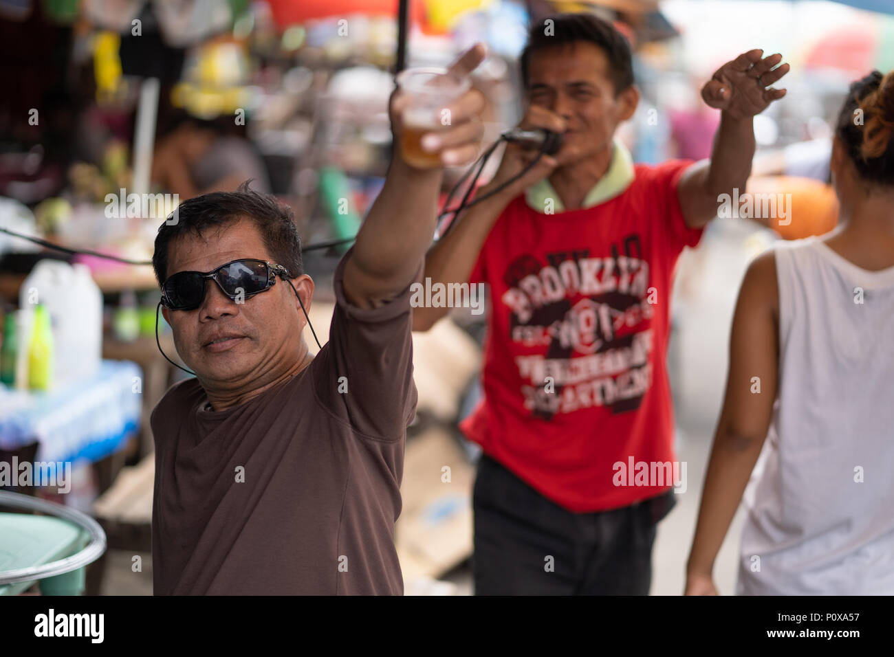 Karaoke singer hi-res stock photography and images - Alamy