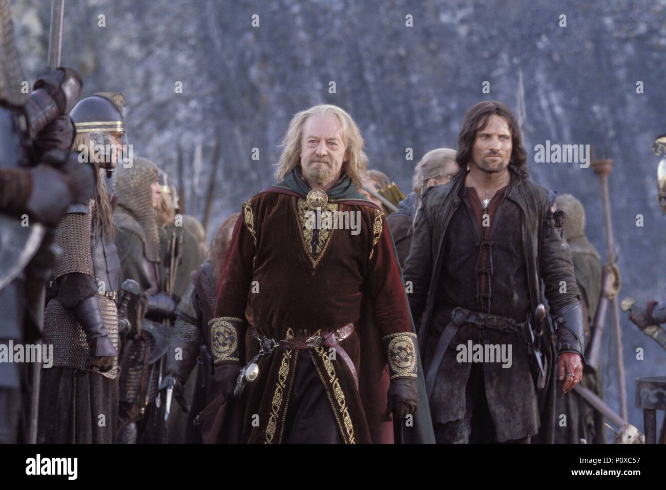 Viggo mortensen 2002 lord of the rings hi-res stock photography and ...