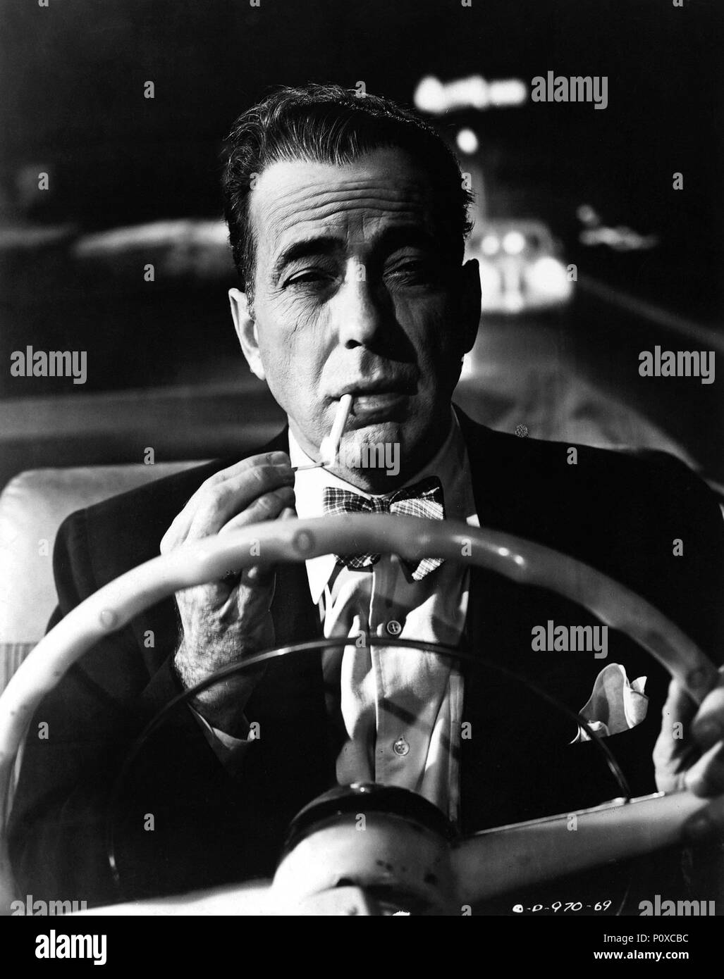 Humphrey bogart smoking cigarette Black and White Stock Photos & Images ...
