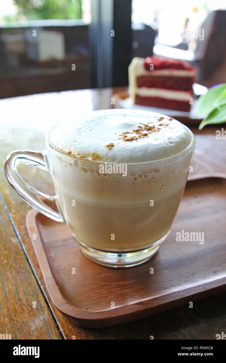 Red velvet cup cake hi-res stock photography and images - Alamy